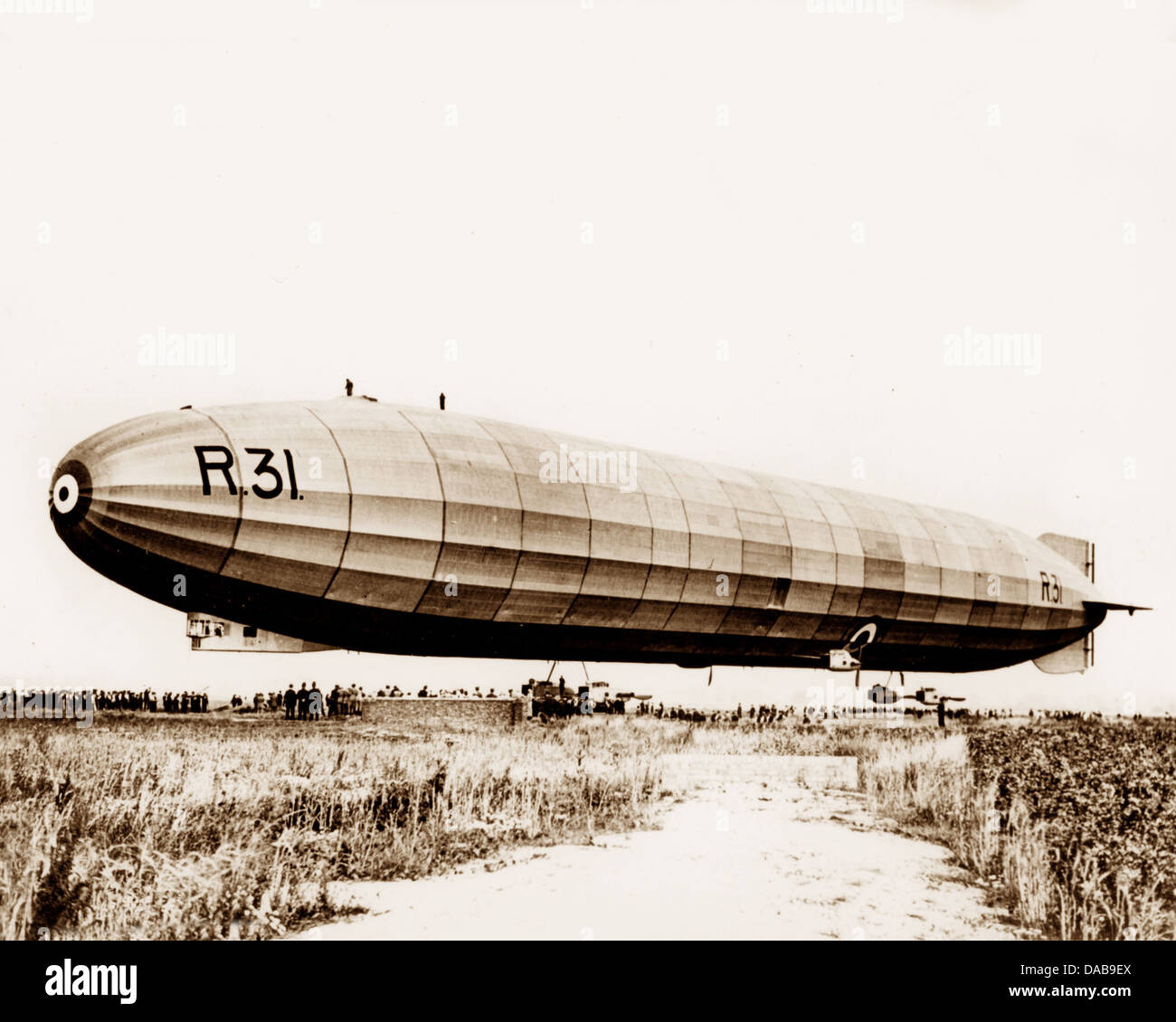 R31 airship hi-res stock photography and images - Alamy