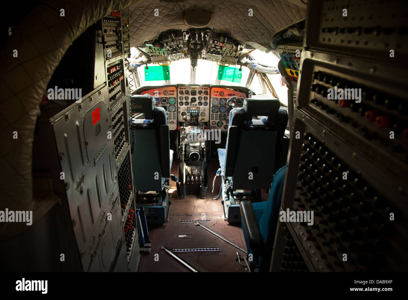 BAe Nimrod R1 XW664 cockpit Stock Photo - Alamy