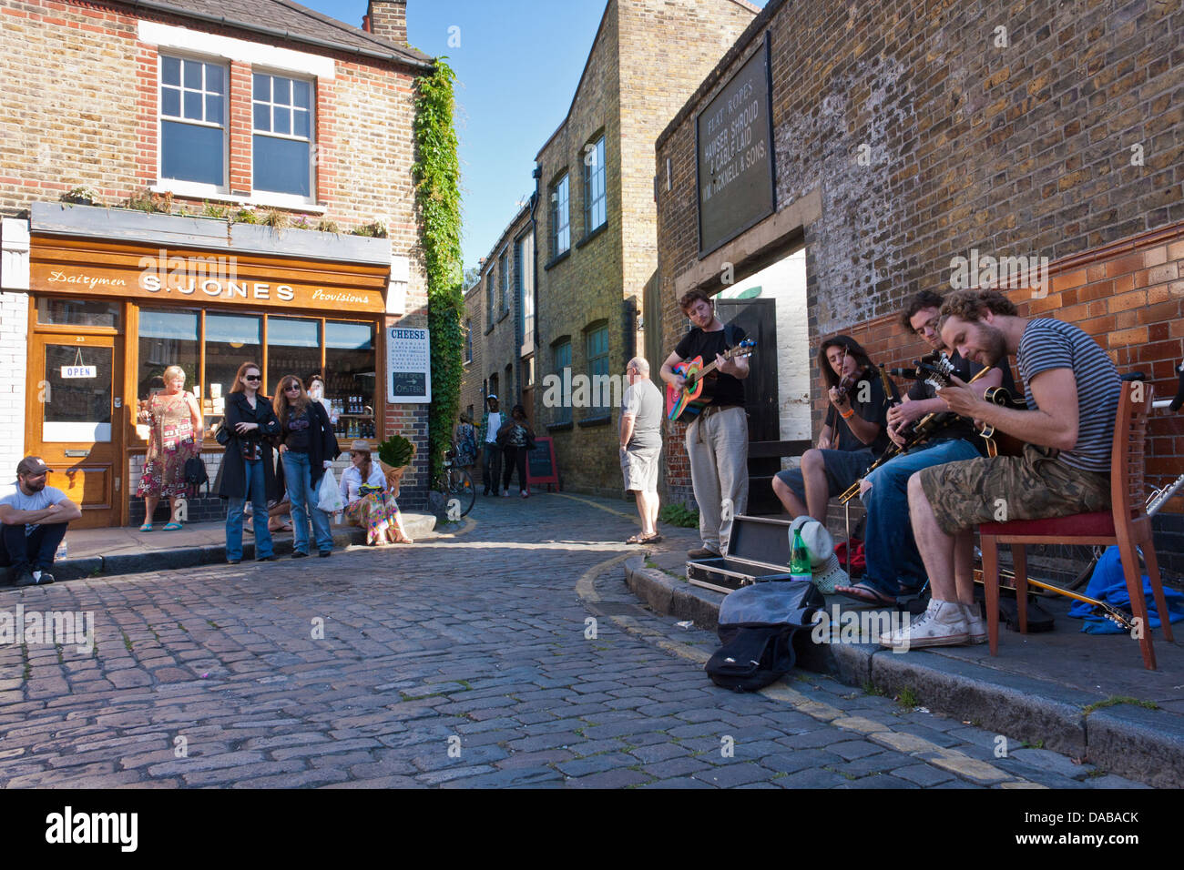 Busking tips hi-res stock photography and images - Alamy