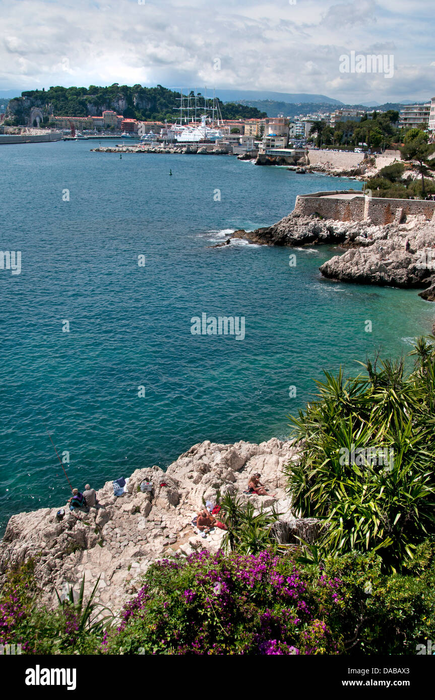 Beach and sea old Nice ( background Av Jean Lorrain and Parc du Mont ...