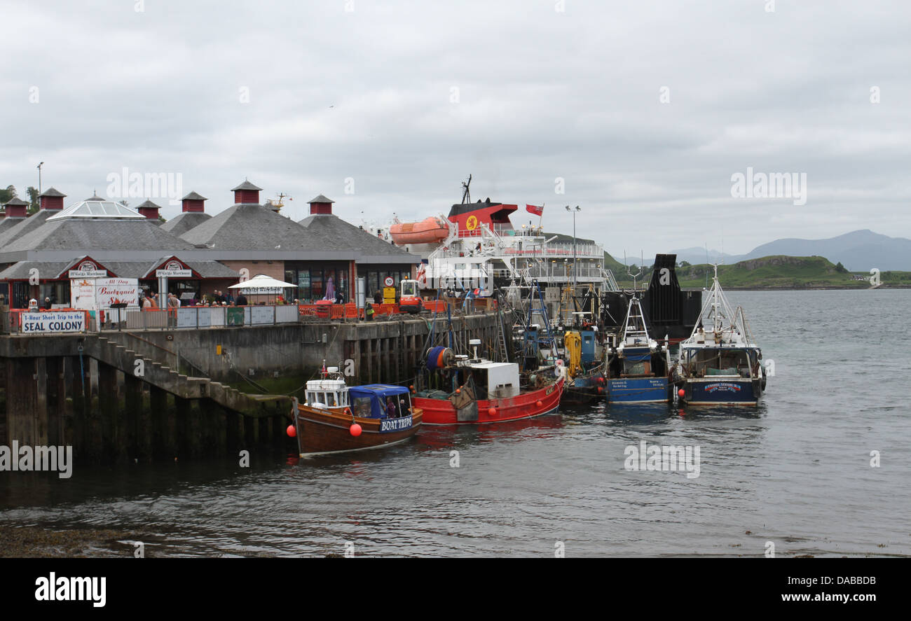 Fishing boats oban hi-res stock photography and images - Alamy
