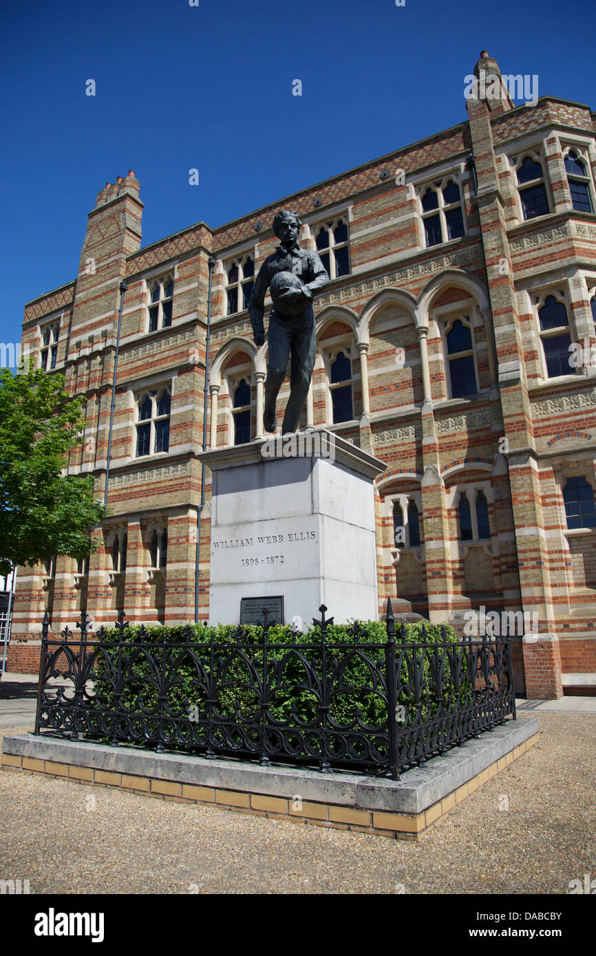 Statue of William Webb Ellis in Rugby Warwickshire UK Stock Photo - Alamy