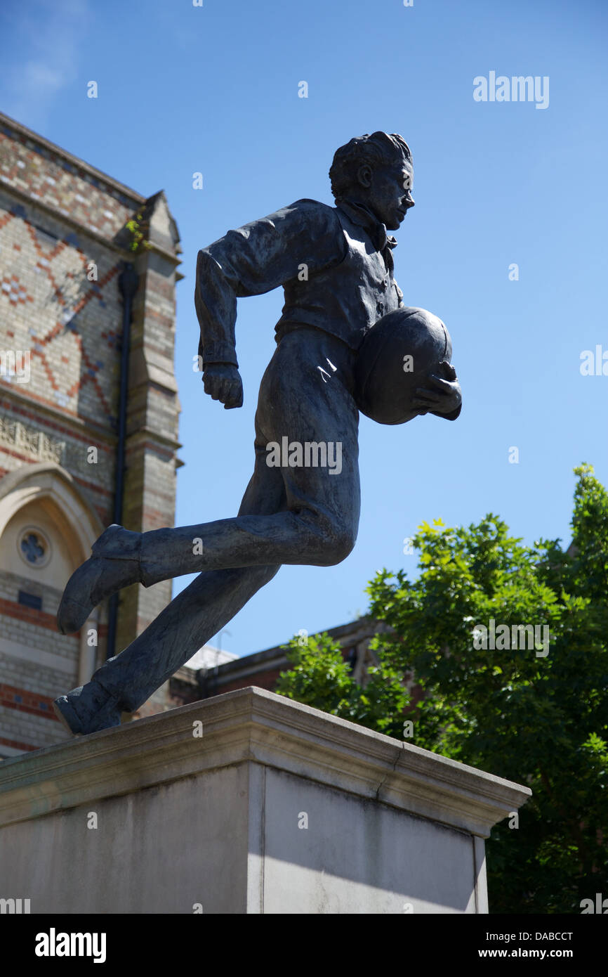 Statue of William Webb Ellis in Rugby Warwickshire UK Stock Photo - Alamy