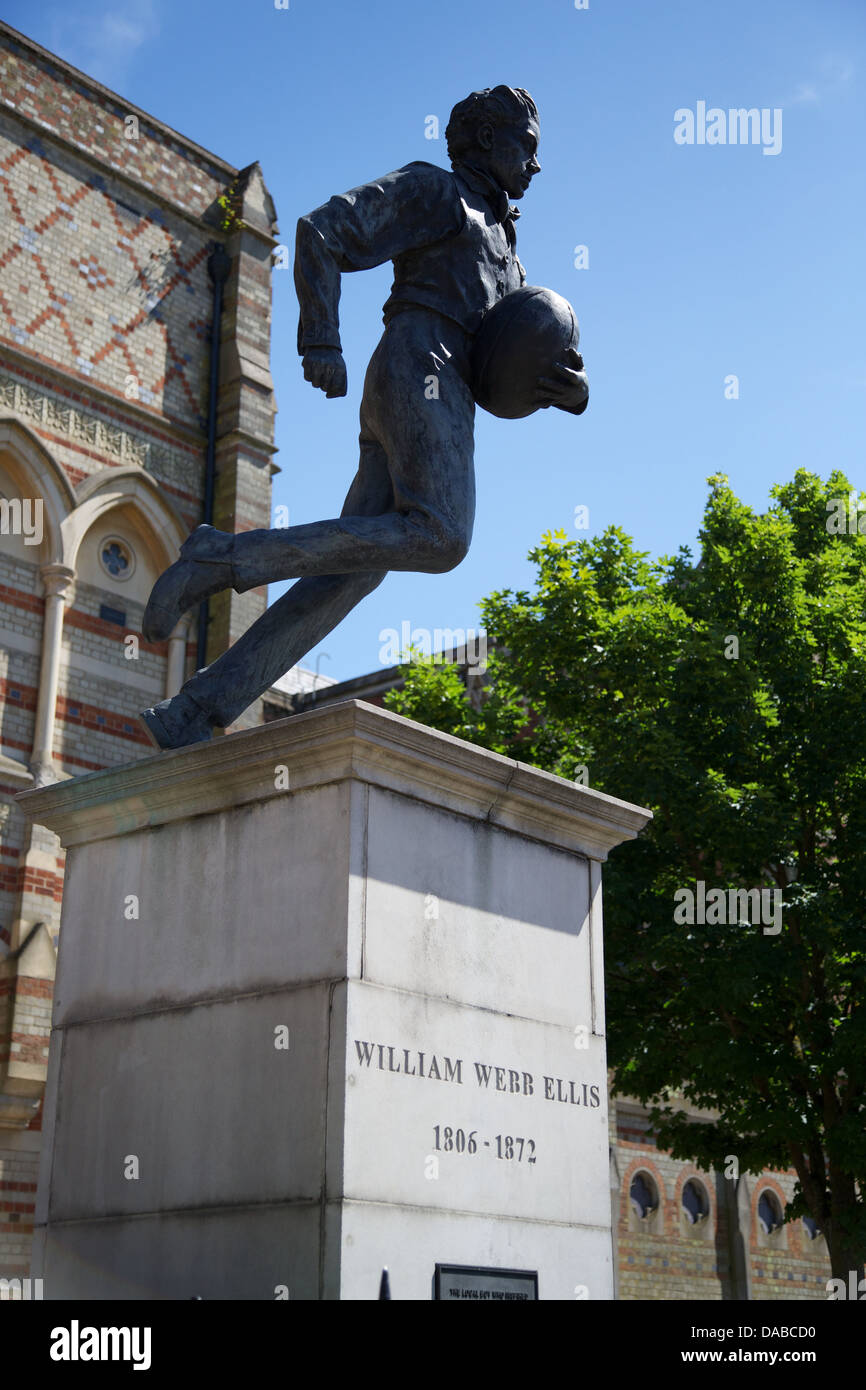 Statue of William Webb Ellis in Rugby Warwickshire UK Stock Photo - Alamy