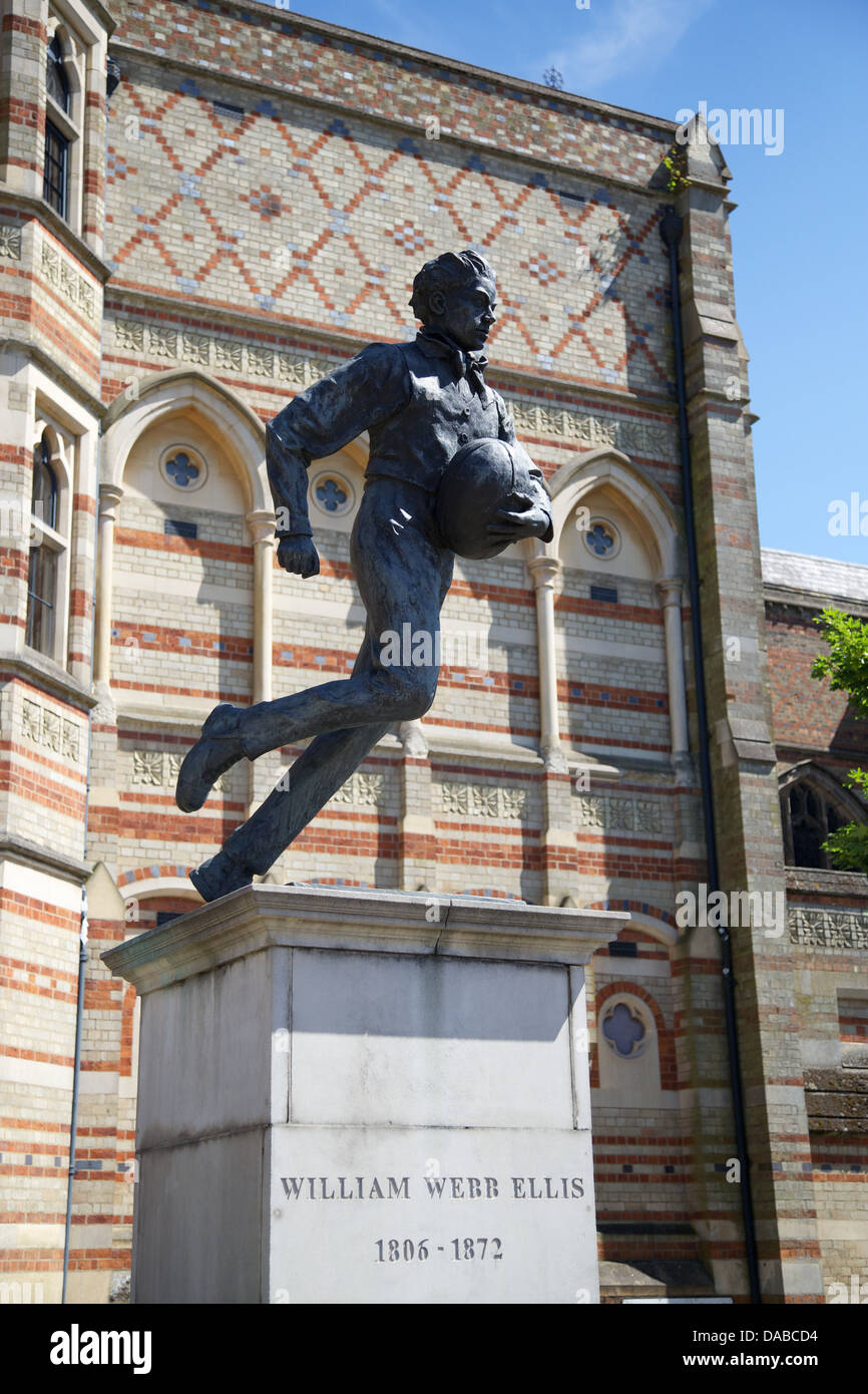 Statue of William Webb Ellis in Rugby Warwickshire UK Stock Photo - Alamy