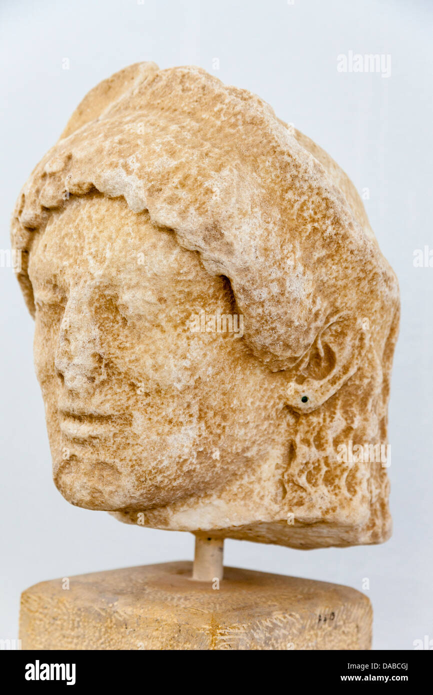 Delos statue hi-res stock photography and images - Alamy