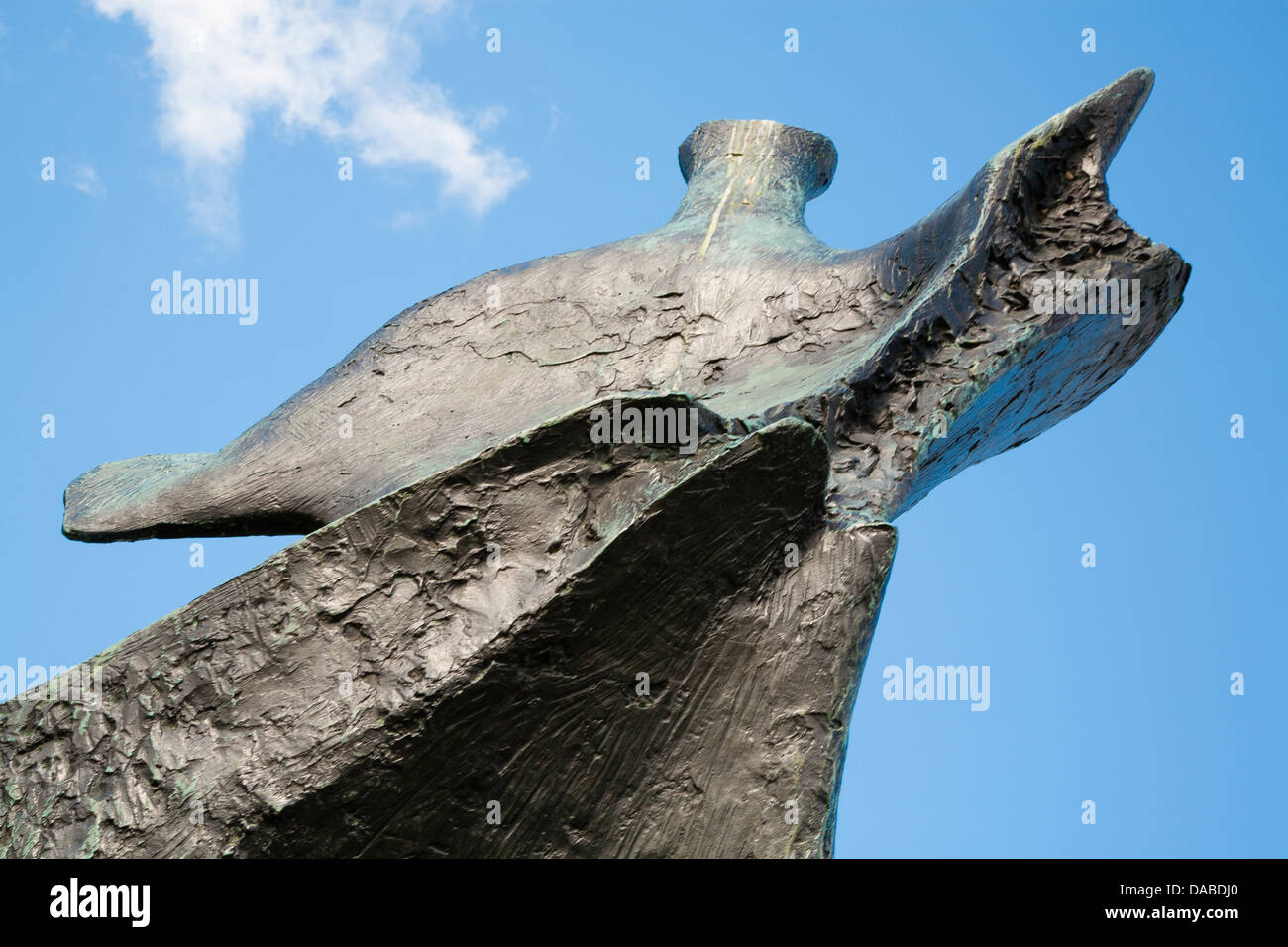 Henry moore metal bronze sculpture hi-res stock photography and images ...