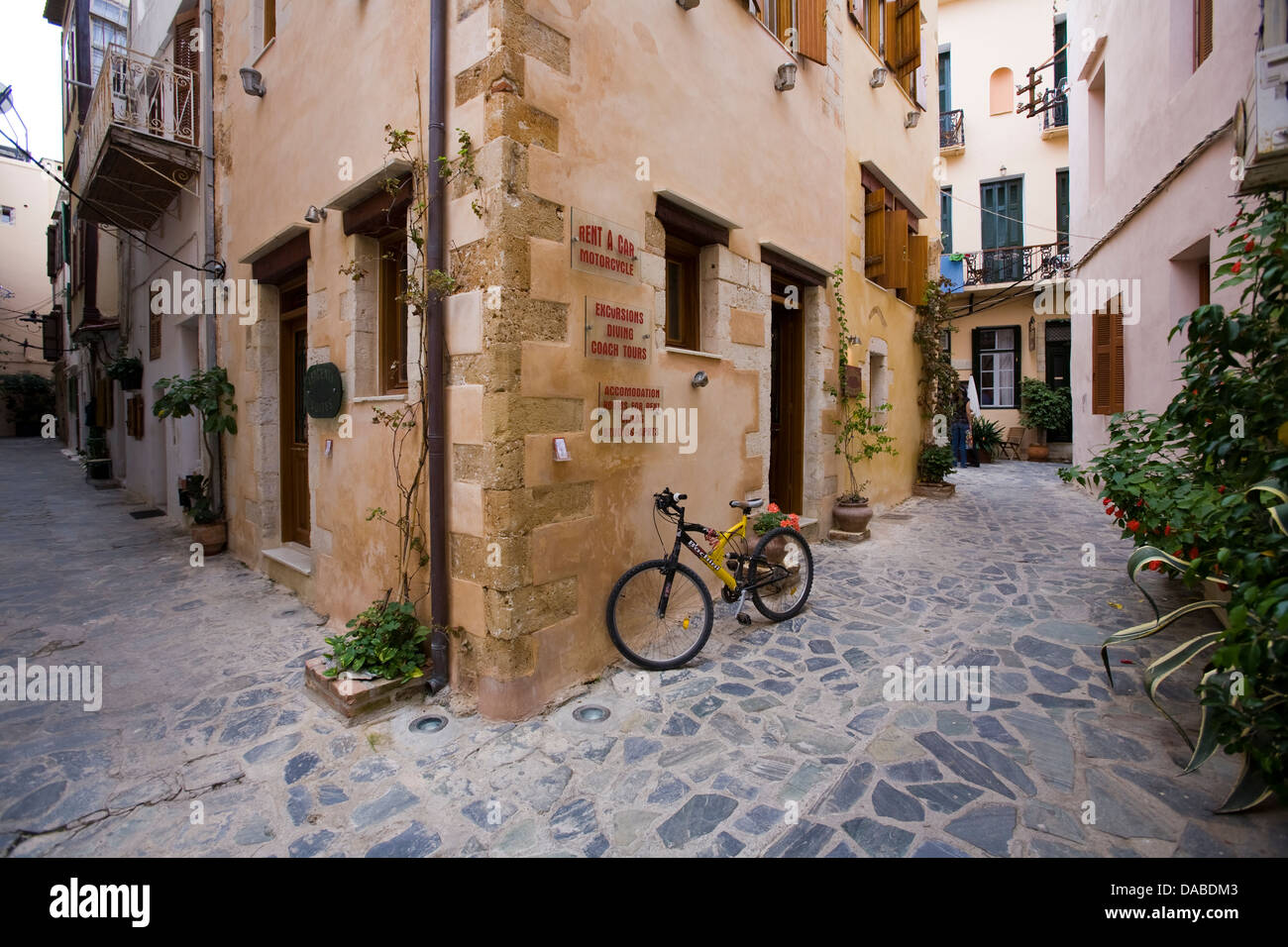 Alleys old stone buildings hi-res stock photography and images - Alamy