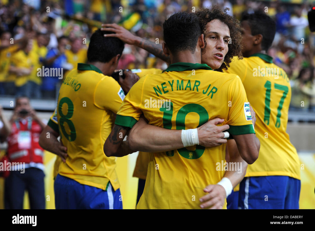 David luiz and neymar hi-res stock photography and images - Alamy