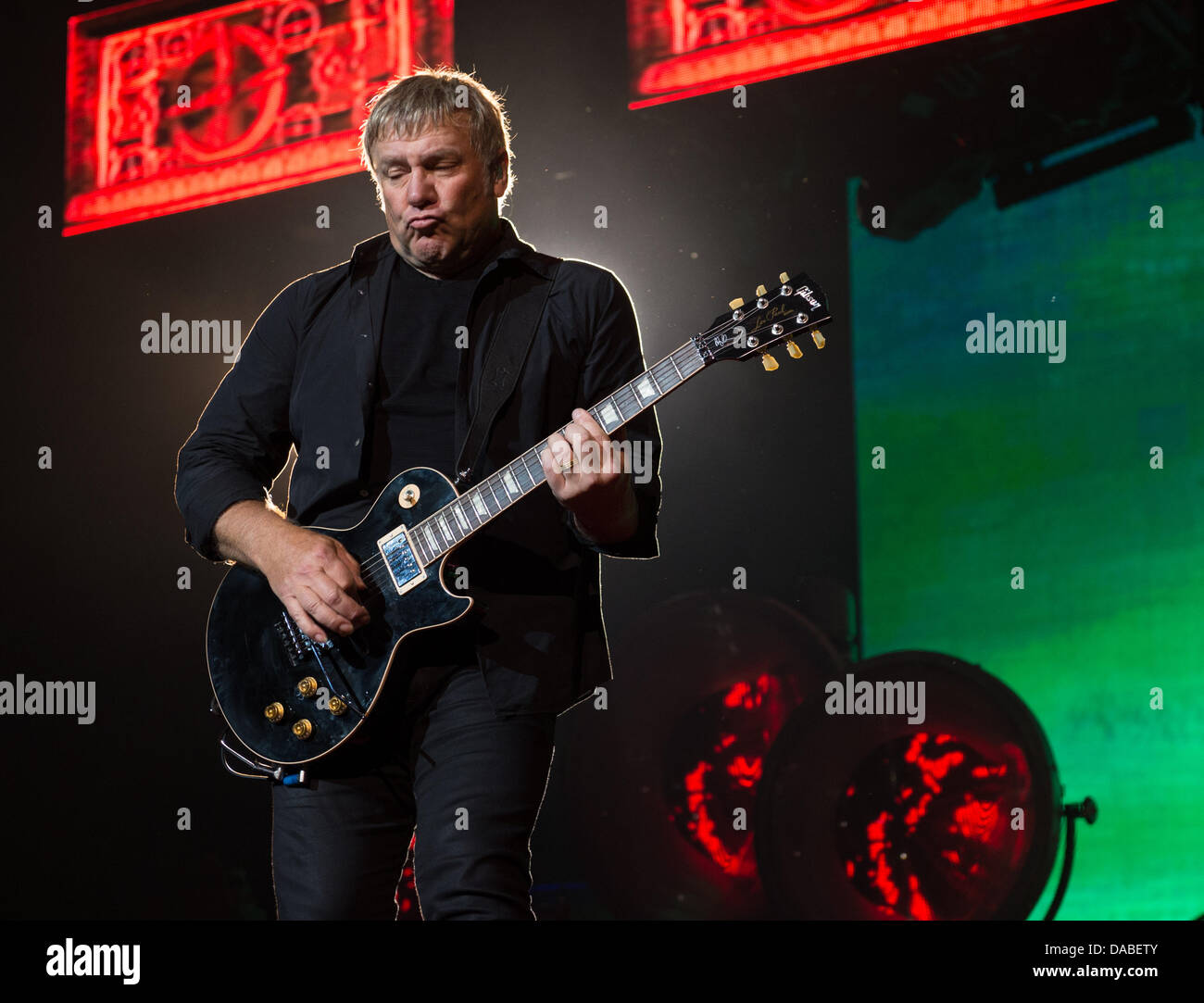 Alex lifeson hi-res stock photography and images - Alamy