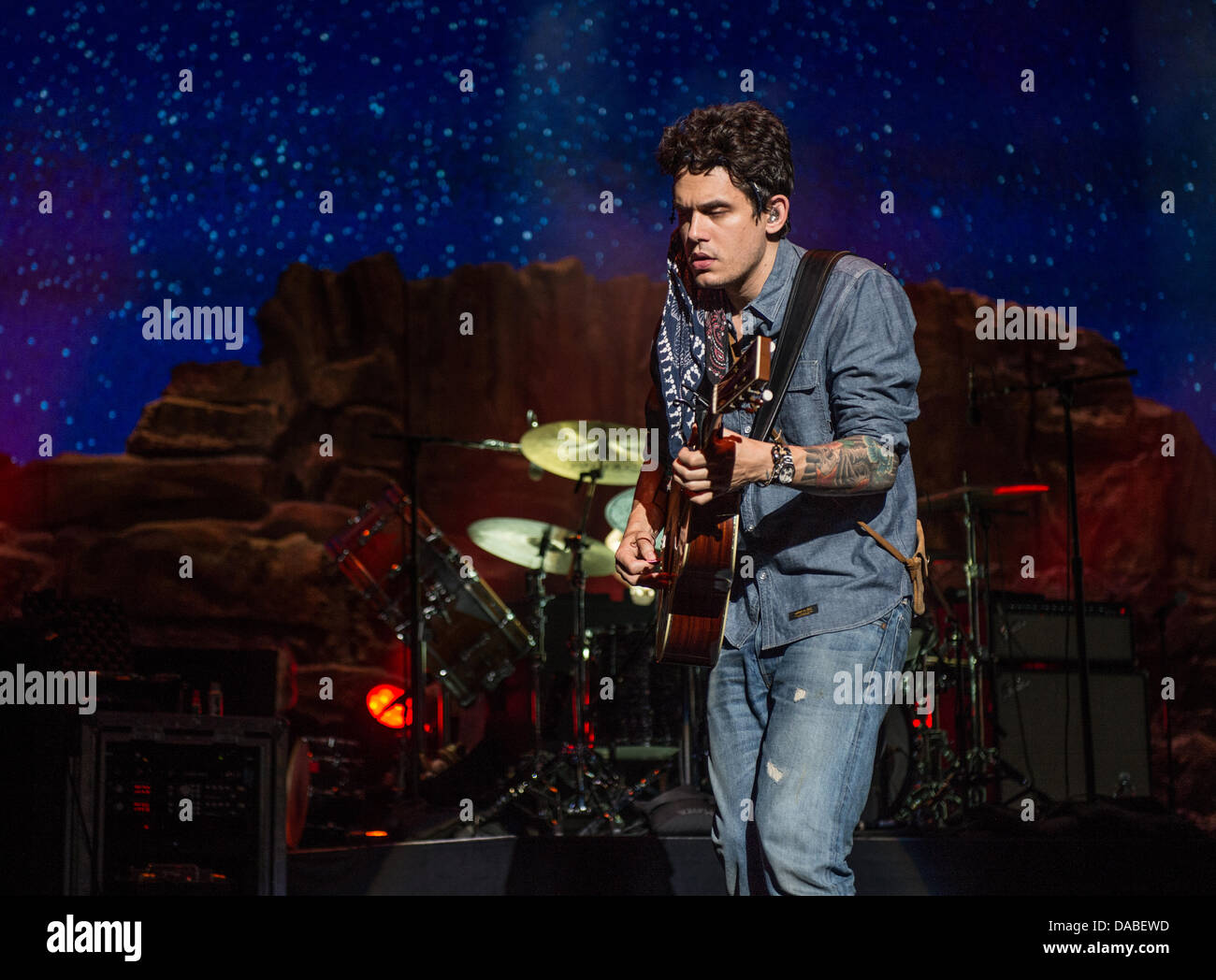 John mayer guitar hi-res stock photography and images - Alamy