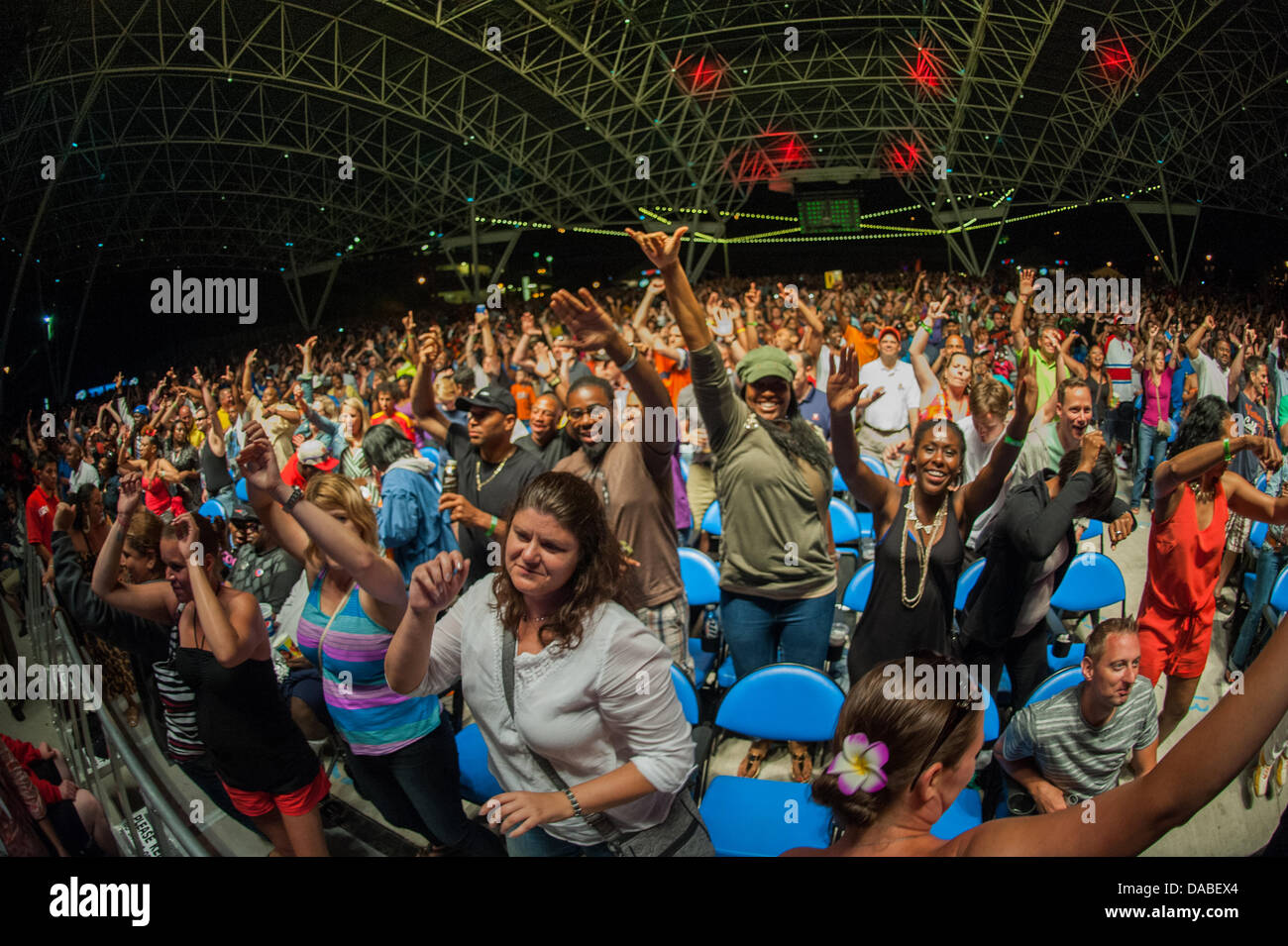 Concert concert fans hi-res stock photography and images - Alamy