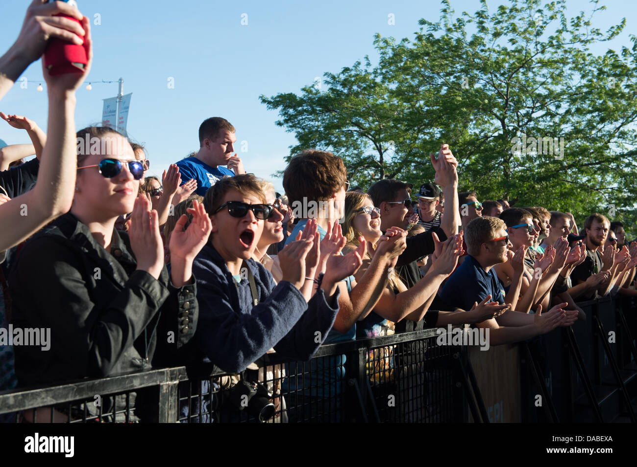 Fans cheering at a concert Stock Photo - Alamy