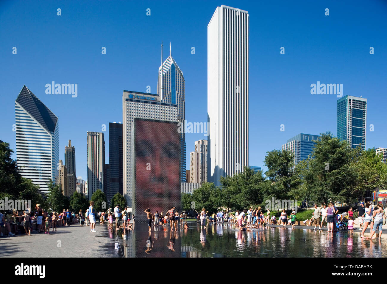 CROWN FOUNTAIN (©JUAME PLENSA 2004) MILLENNIUM PARK CHICAGO ILLINOIS ...