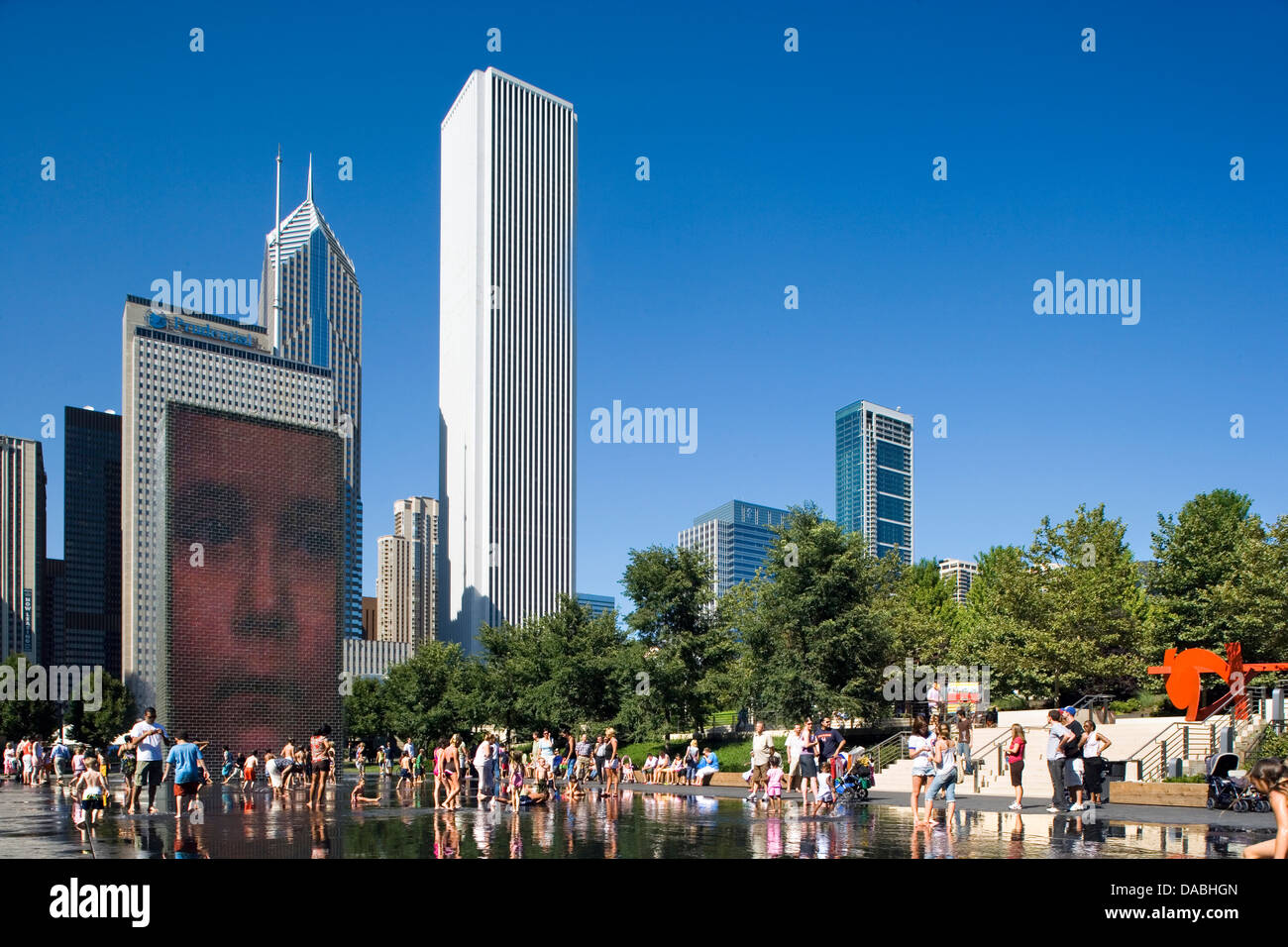 CROWN FOUNTAIN (©JUAME PLENSA 2004) MILLENNIUM PARK CHICAGO ILLINOIS ...