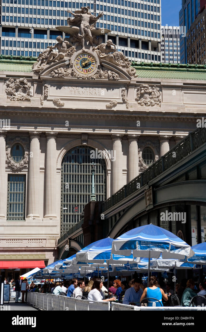 Warren square hi-res stock photography and images - Alamy