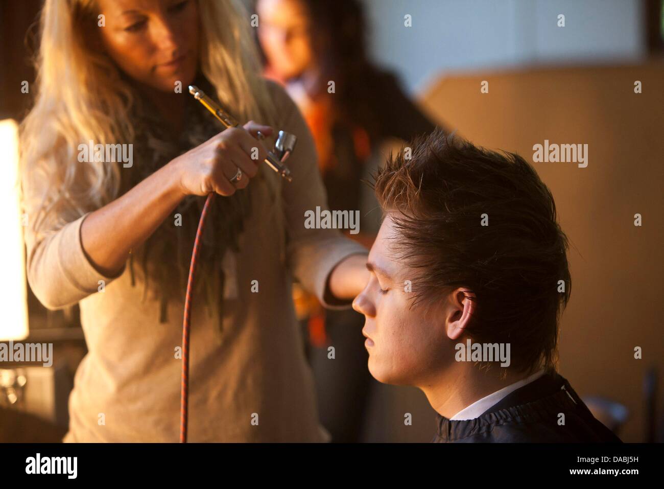 CAPE TOWN, SOUTH AFRICA: Candy-Ann Mitchell and Caspar Lee on the set ...