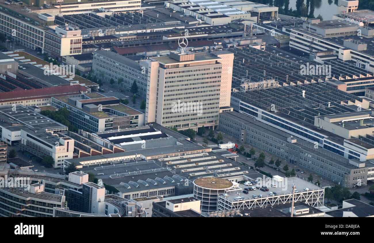 Headquarters Mercedes Benz Stuttgart Stock Photos & Headquarters ...