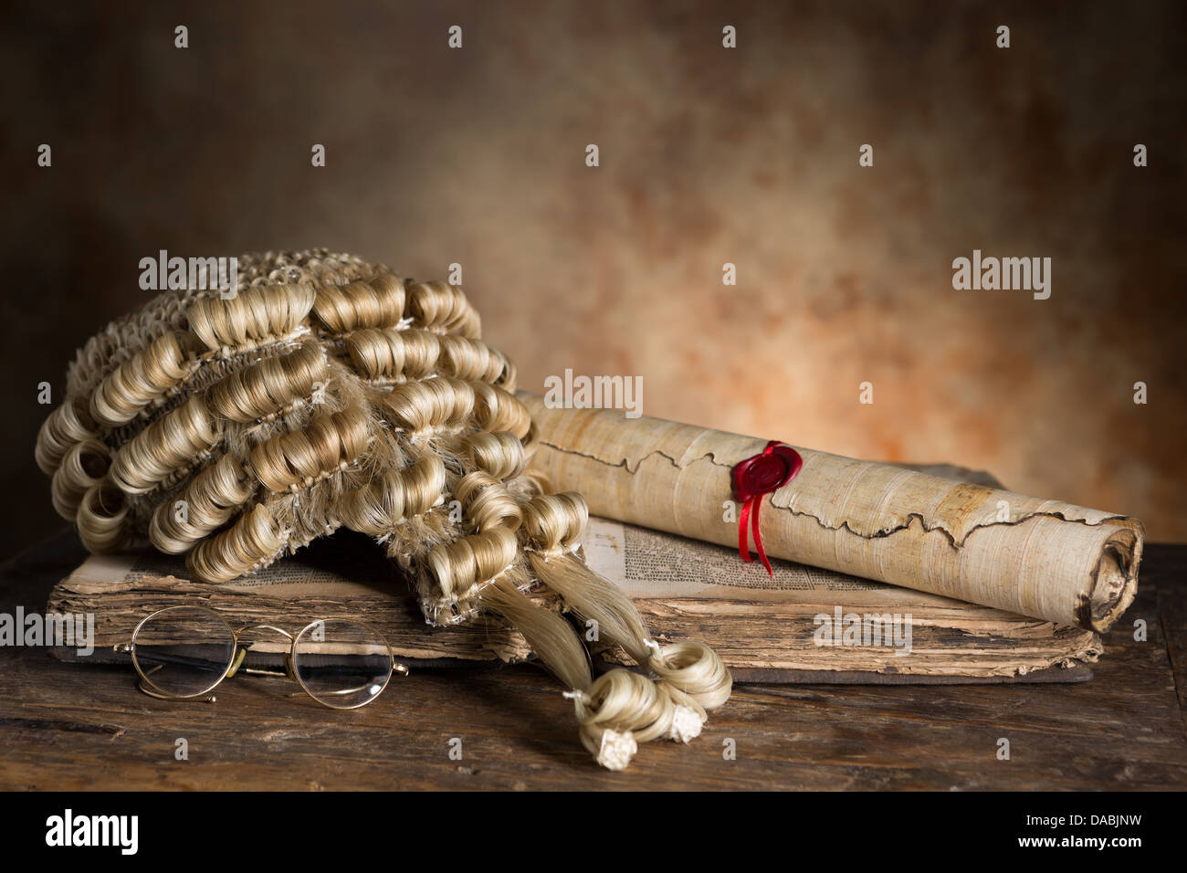 Wig symbol hi-res stock photography and images - Alamy