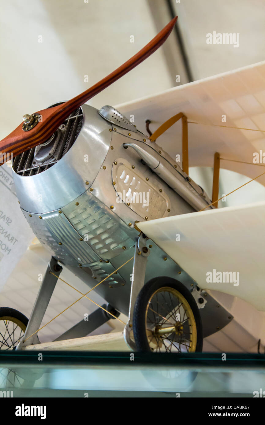 Vintage biplane hi-res stock photography and images - Alamy