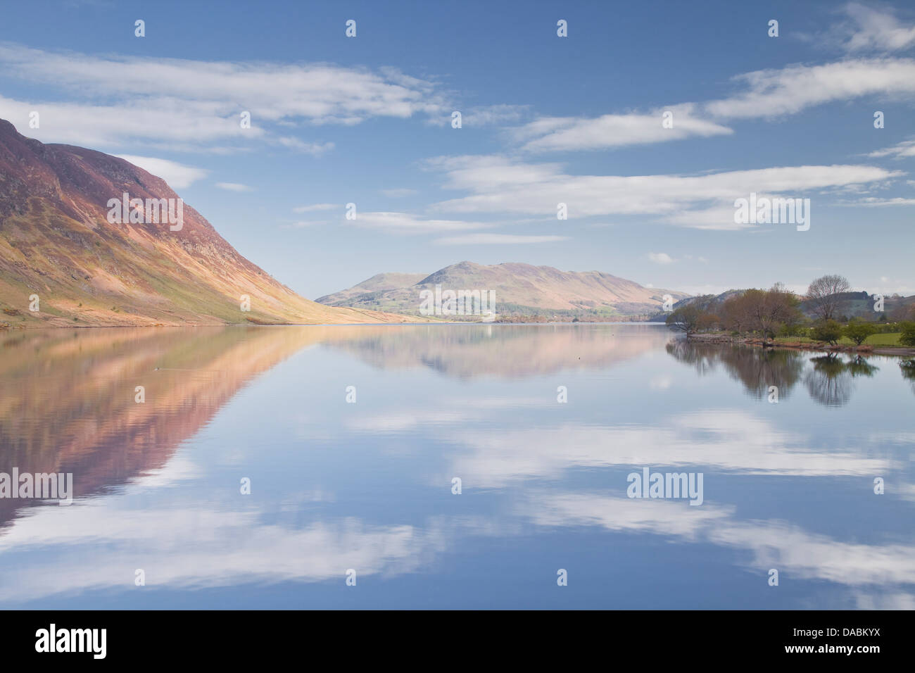 The still waters of Crummock Water in the Lake District National Park ...