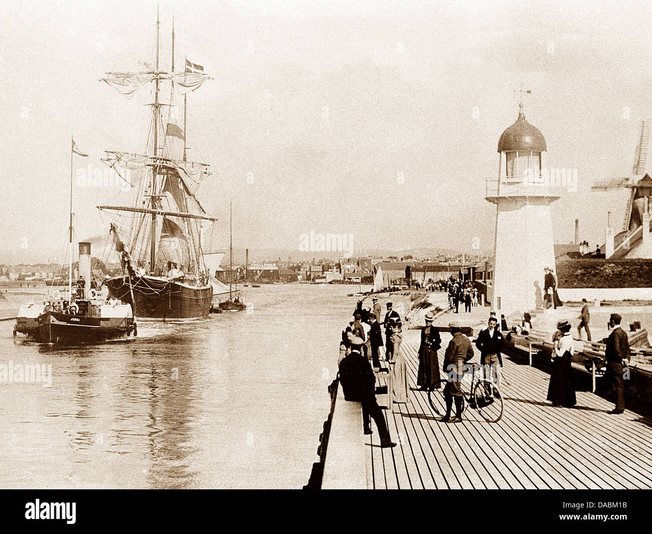 Littlehampton Pier and Harbour early 1900s Stock Photo - Alamy