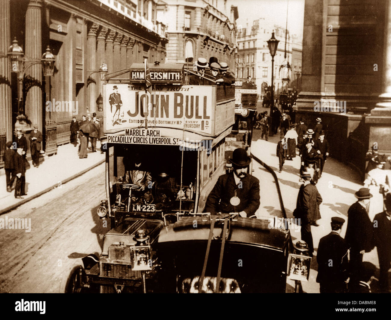1900s london street hi-res stock photography and images - Alamy