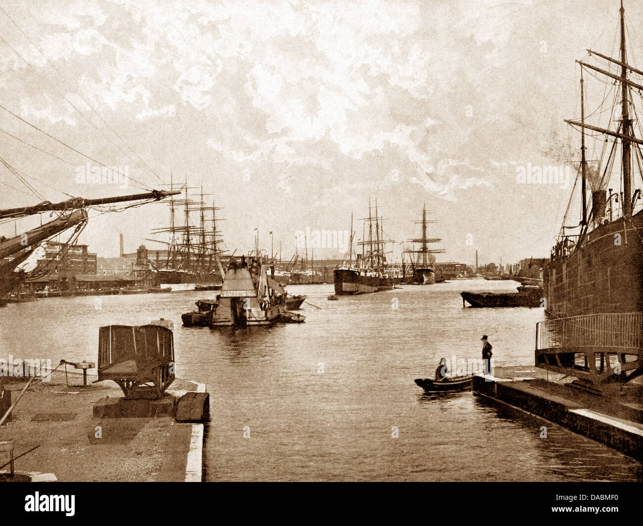 London docks victorian hi-res stock photography and images - Alamy
