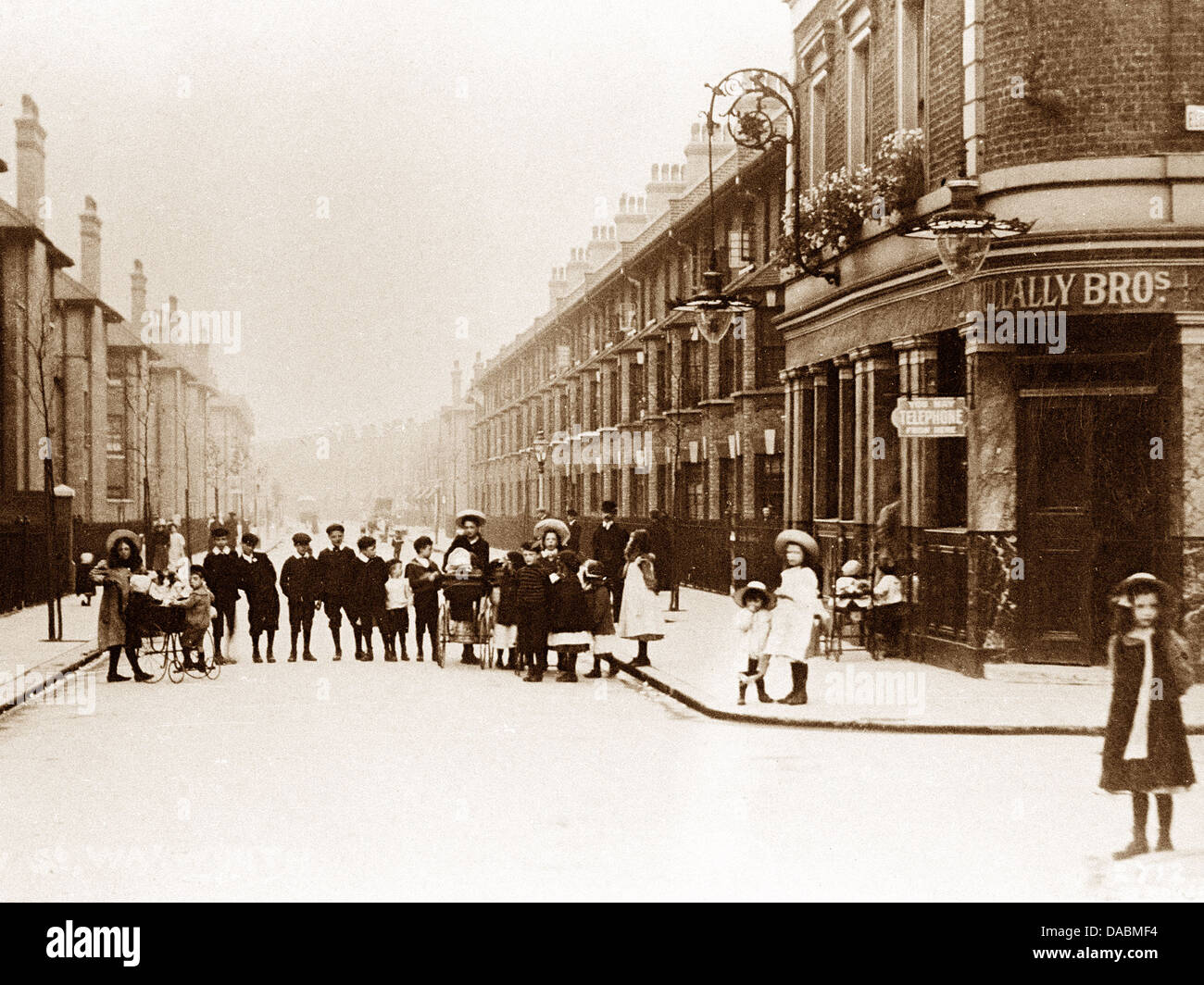 1900s london street hi-res stock photography and images - Alamy