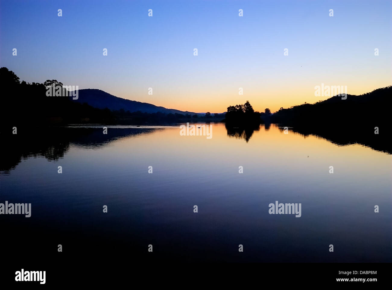 Beautiful serene scenes from Lake Eildon in Victoria's High Country ...