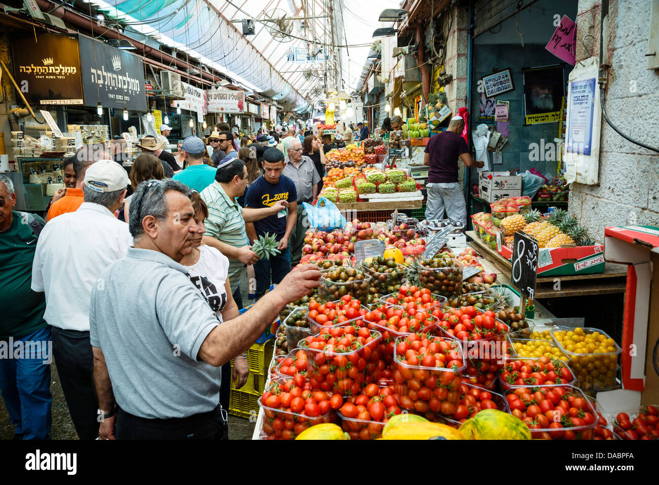 Fruit and vegetables stalls at Mahane Yehuda market, Jerusalem, Israel ...
