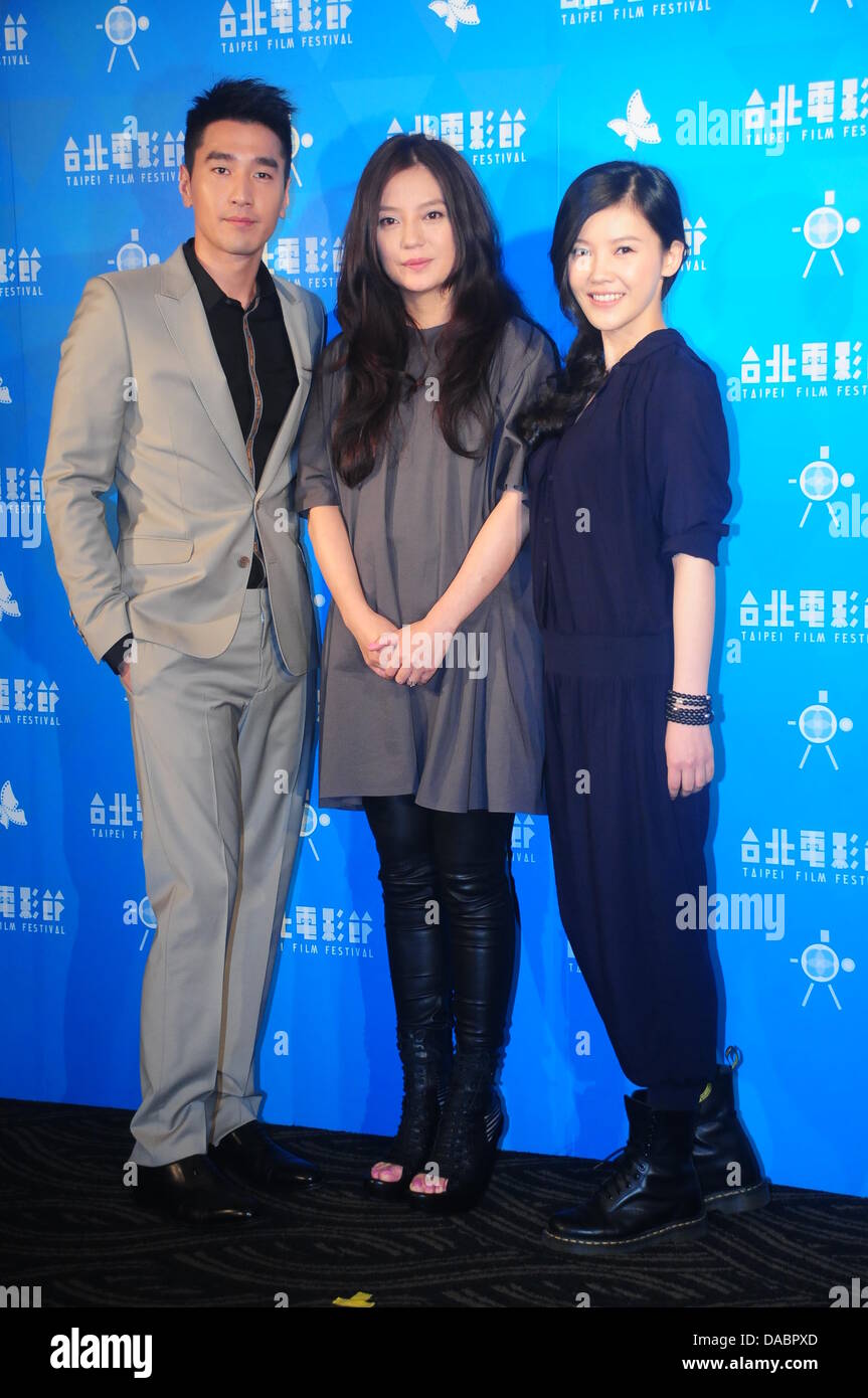 Mark Zhao & Vicki Zhao at "So Young" press conference in Taiwan,China ...
