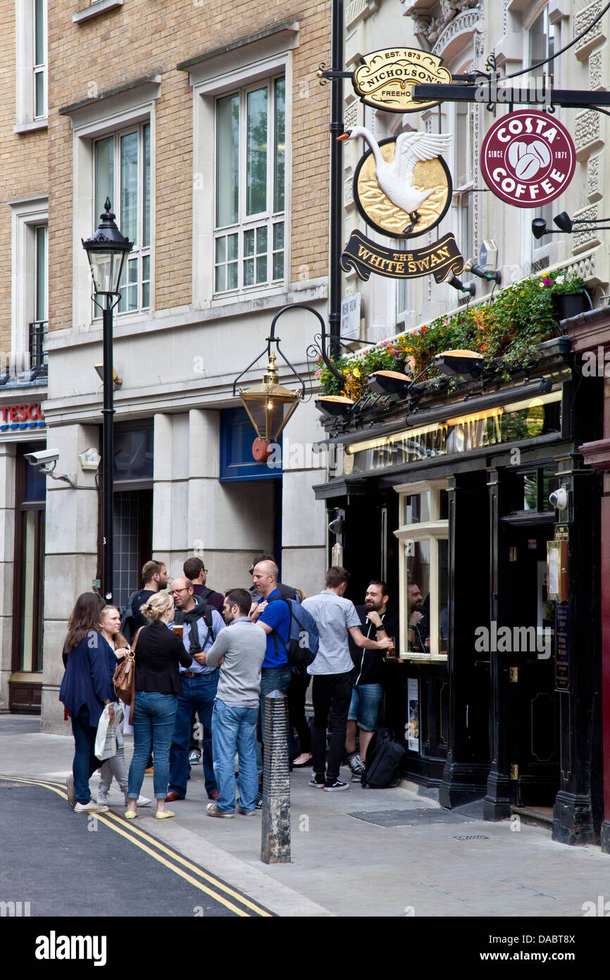 Swan Pub London Stock Photos & Swan Pub London Stock Images - Alamy
