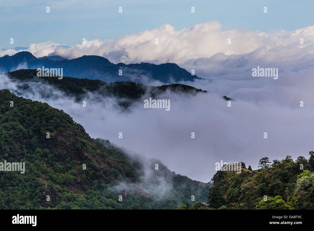 Indian mountain scenery hi-res stock photography and images - Alamy