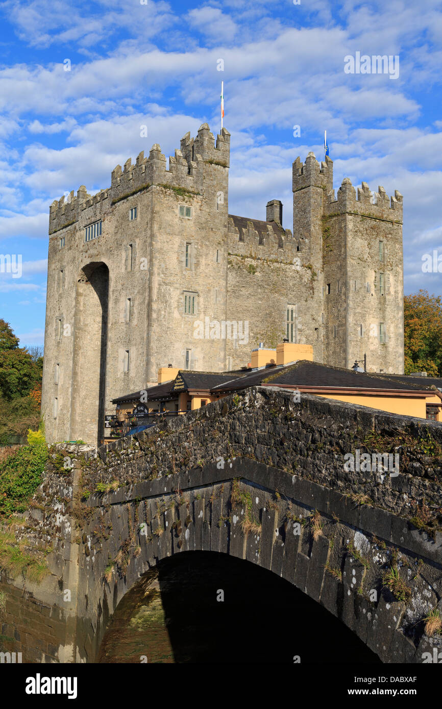 Bunratty Castle, County Clare, Munster, Republic of Ireland, Europe ...
