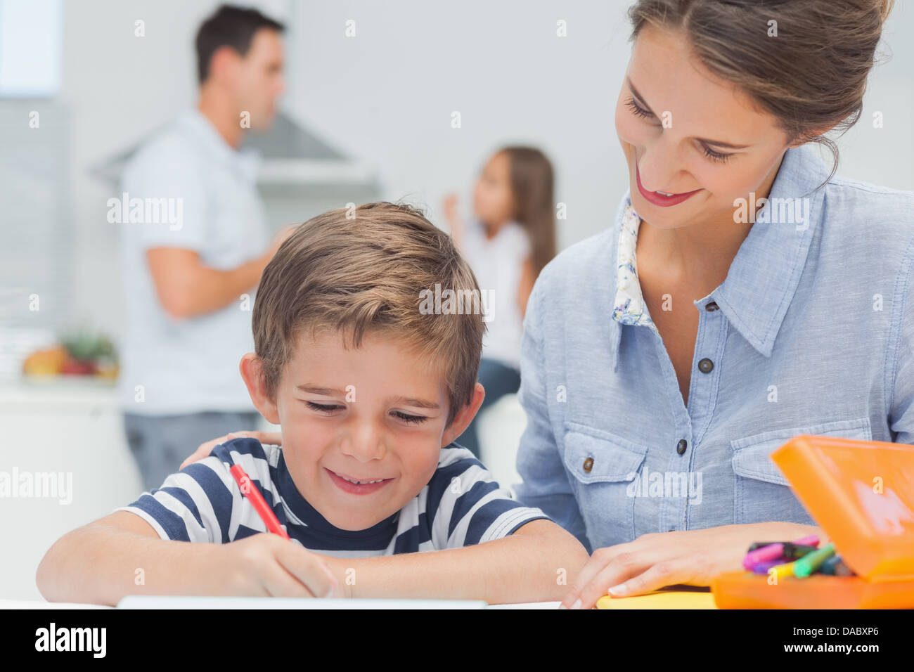 Pretty mother drawing with her son Stock Photo - Alamy