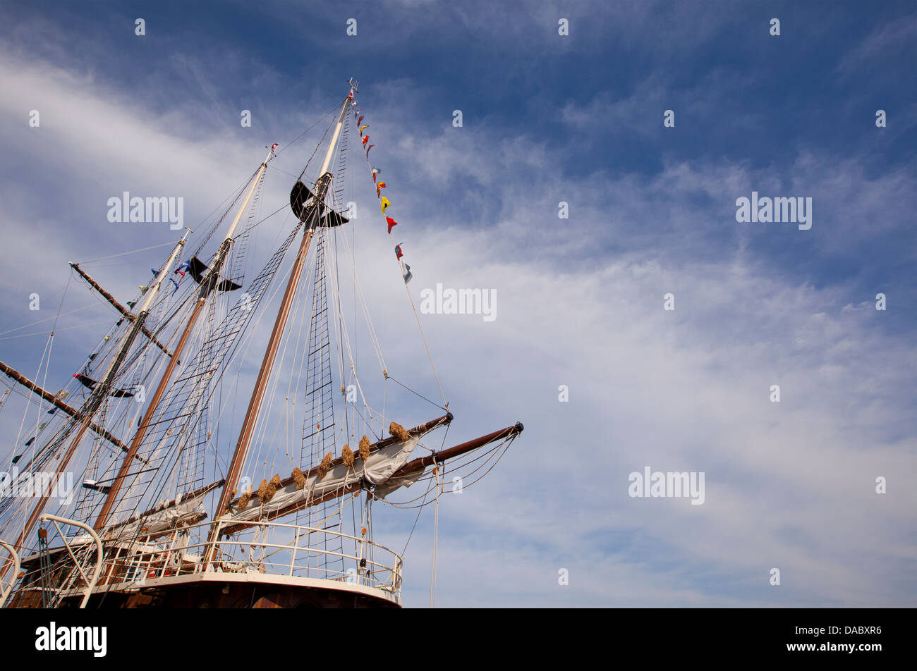 Antique tall ship hi-res stock photography and images - Alamy