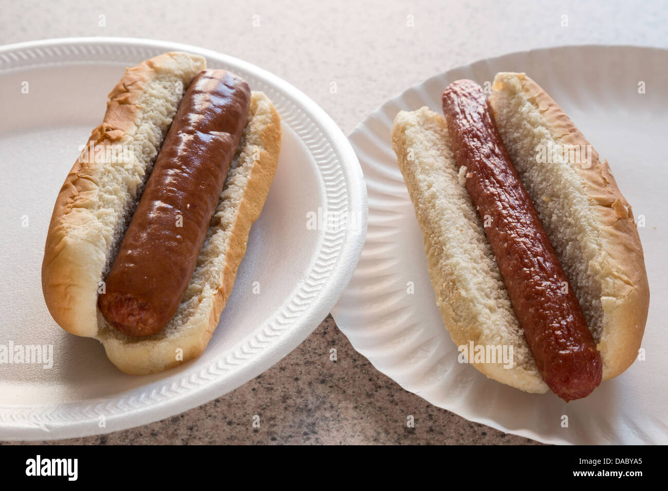Buns food meat paper plates hi-res stock photography and images - Alamy