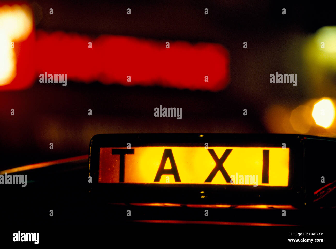 London black cab taxi sign lit hi-res stock photography and images - Alamy