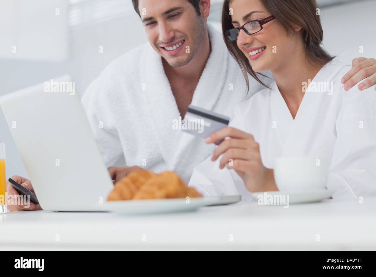 Man purchasing technology hi-res stock photography and images - Alamy