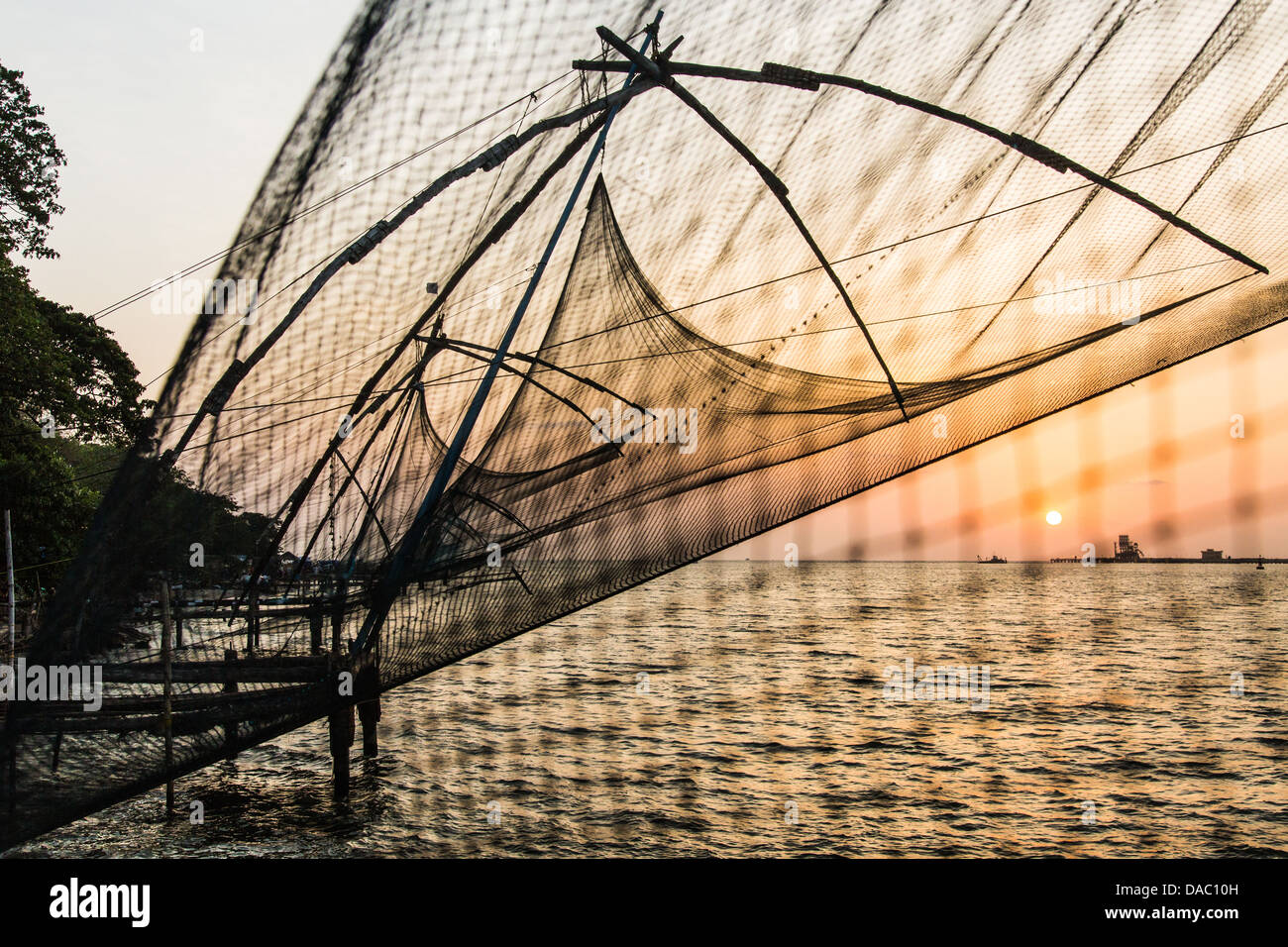 Traditional Chinese fishing nets, Kochi, Kerela, India Stock Photo - Alamy