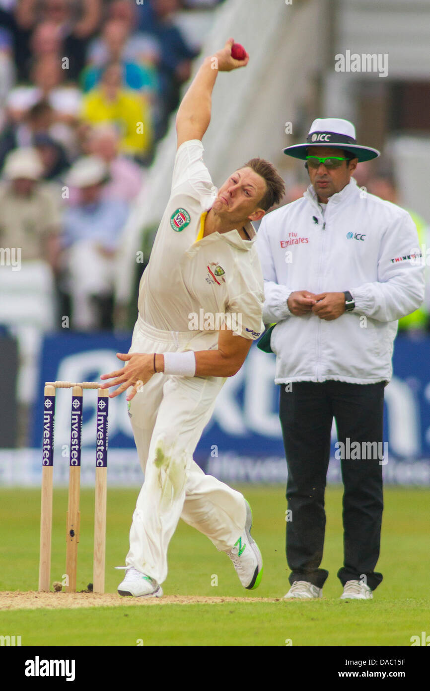 Australian cricket umpire hi-res stock photography and images - Alamy