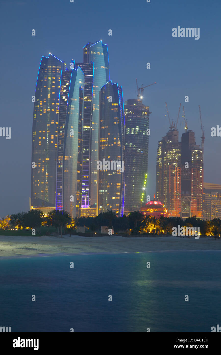 Middle eastern building by night hi-res stock photography and images ...