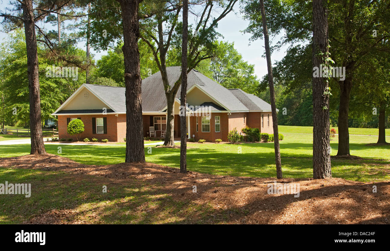 Colonial home hi-res stock photography and images - Alamy