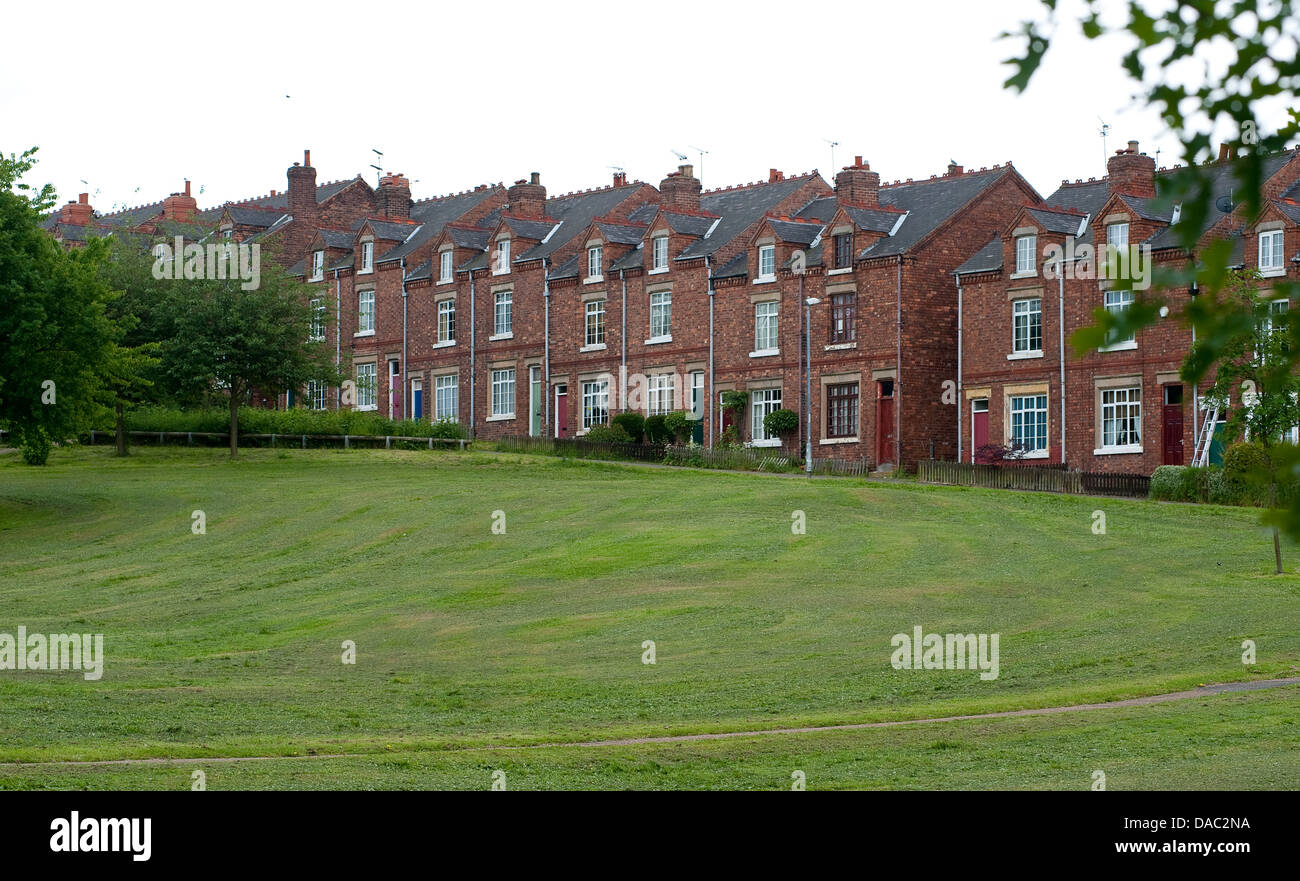 Row housing hi-res stock photography and images - Alamy