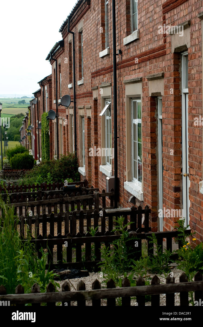 Row houses fence hi-res stock photography and images - Alamy