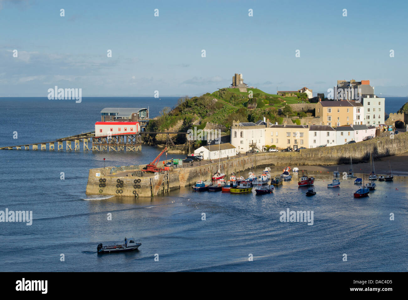 Pretty harbour hi-res stock photography and images - Alamy