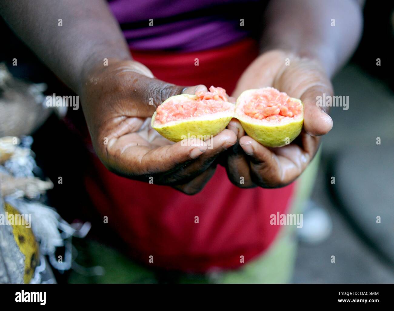 Street market in maputo hi-res stock photography and images - Alamy