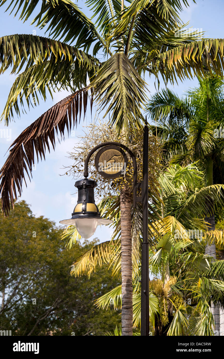 Lamp post on 5th avenue hi-res stock photography and images - Alamy