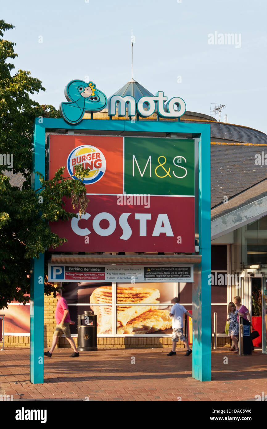 M4 motorway sign hi-res stock photography and images - Alamy